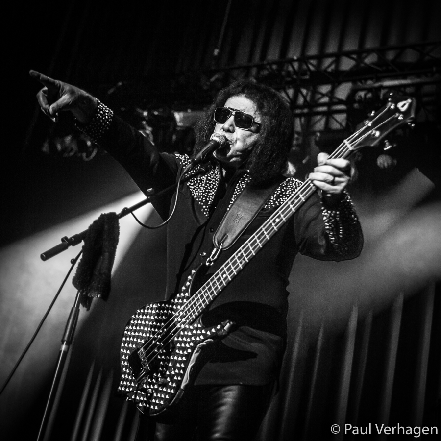 Gene Simmons rocks ‘All Night’ – toch thuis voor het 11 uur journaal | NMTH